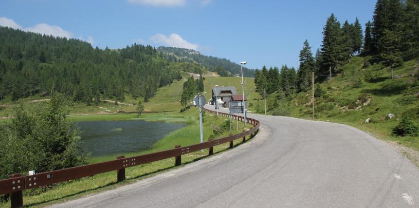 Über den Nassfeldpass über die Karnischen Alpen nach Italien